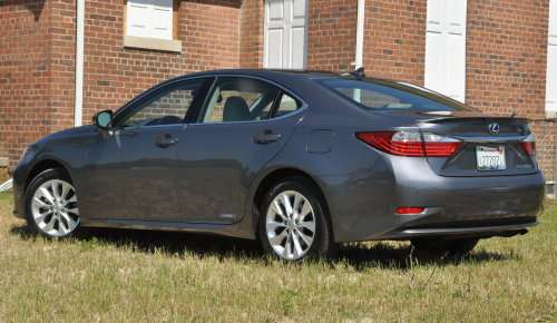 The rear end of the 2013 Lexus ES300h | Torque News